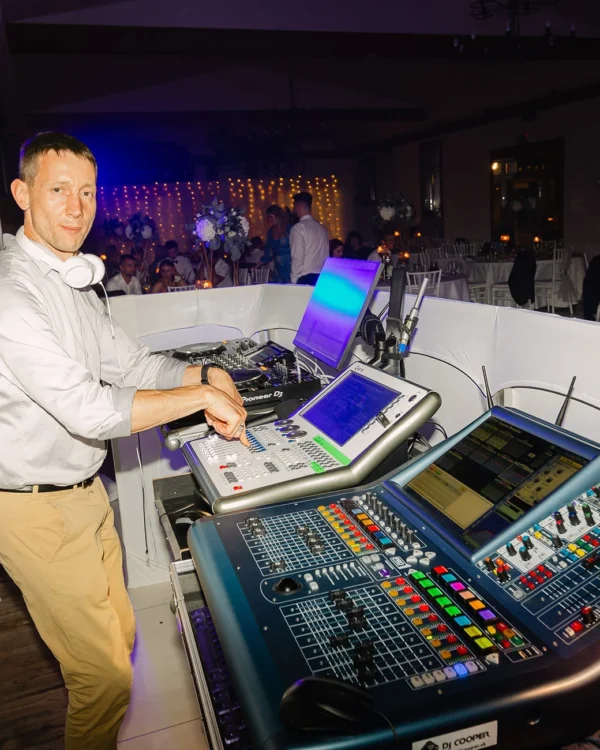 Moderný svadobný DJ | DJ Cooper | Peter Debnár